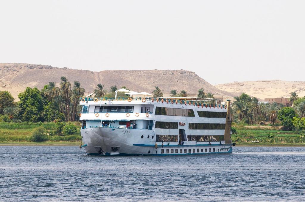 Nile Carnaivalle Standard Nile Cruise